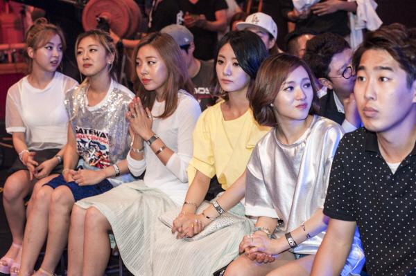 ROAD FC 017 송가연 데뷔전, 1라운드 TKO 승