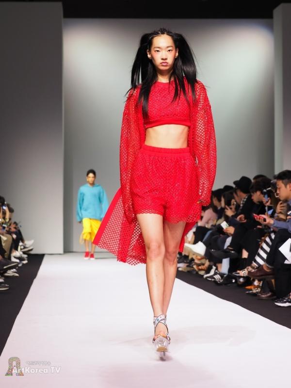 "KYE" 컬렉션, 펑키한 스타일과 예술적인 모티브의 콜라보레이션