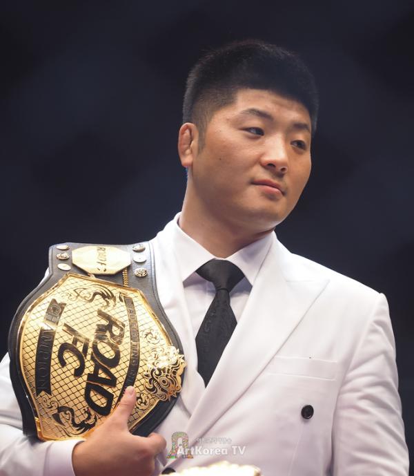 [ROAD FC ] 챔피언 권아솔, 한국인 파이터 전패 .. 예상했던 일이라 놀랍지도 않다