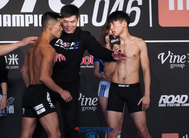 [종합] ROAD FC 046 계체 진행 .. 이정영-김세영 , 페더급 컨텐더 놓고 격돌 (ROAD FC 046)