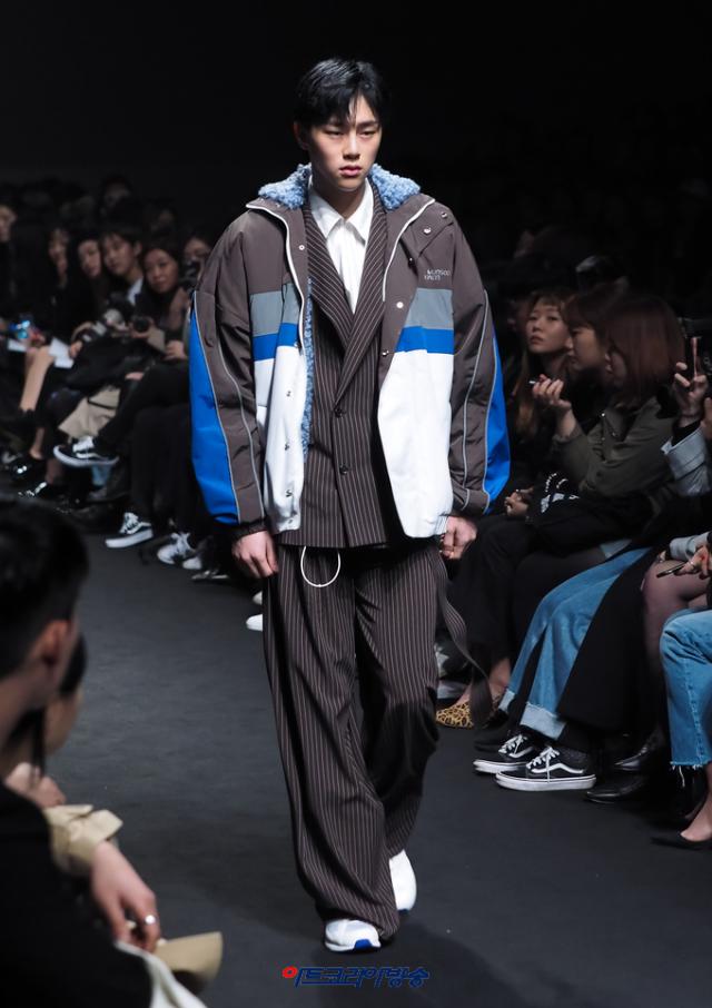 [포토] JBJ 권현빈 , 존재감 넘치는 런웨이 (2018 F/W 헤라서울패션위크)
