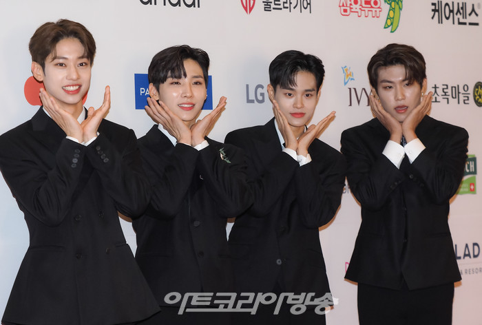 [AK포토] AB6IX, '꽃보다 아름다워' (2020 올해의 브랜드 대상)