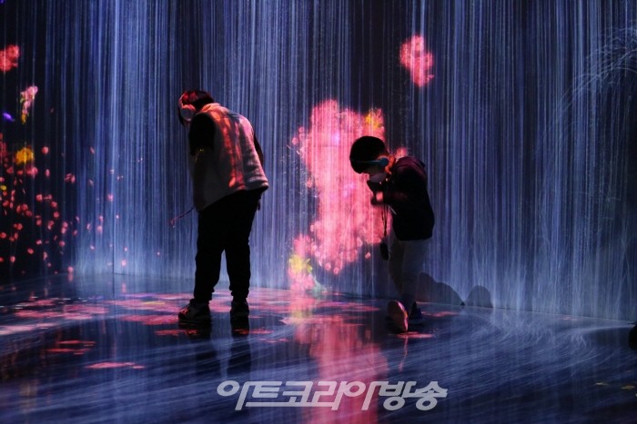 ‘테마’가 있는 인터랙티브 전시 'teamLab: LIFE'