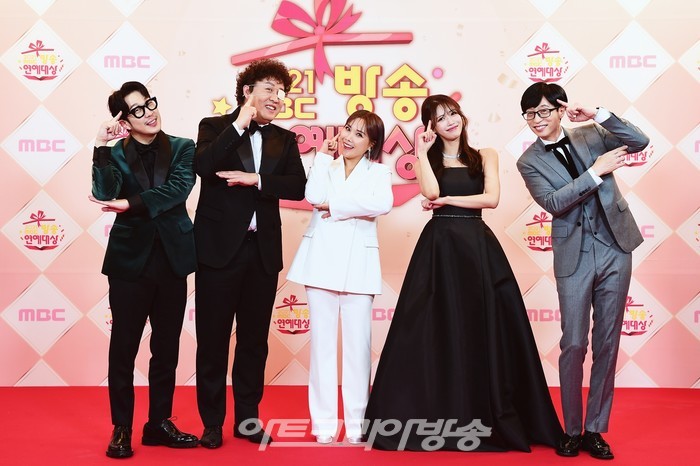 [AK포토] 하하-정준하-신봉선-이미주-유재석, '올 한해도 재밌게 놀았죠' (2021 MBC 방송연예대상)
