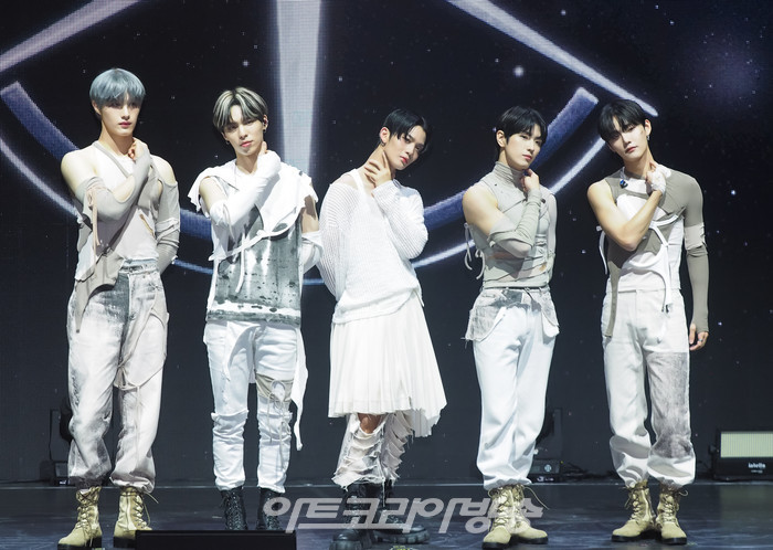 [AK포토] CIX, 9개월 만의 컴백 'OK'