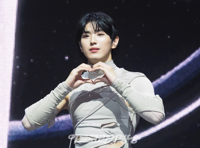 [AK포토] CIX 용희, 다채로운 러블리 하트