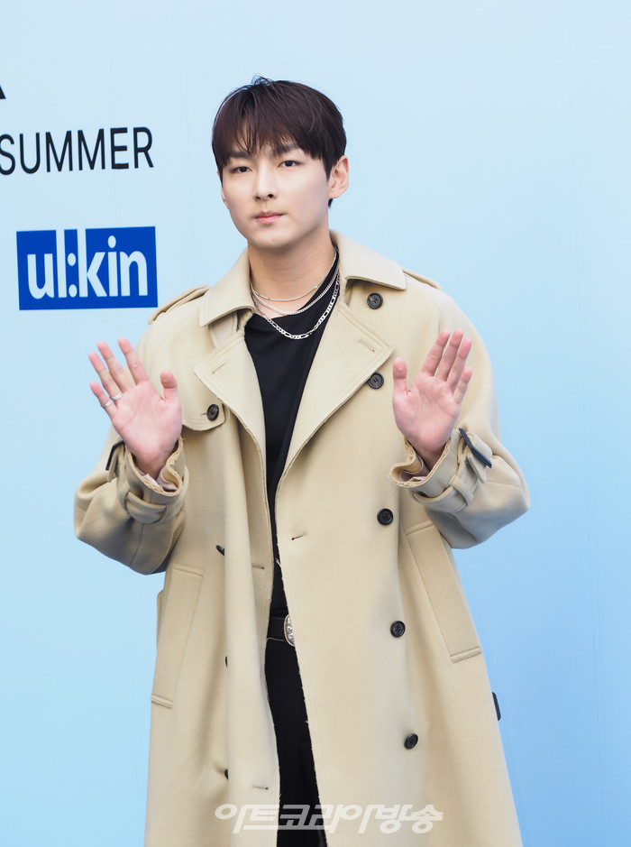 [AK포토] SF9 주호, 가을을 부르는 트렌치 코트 룩