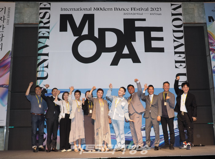 [AK포토] '모다페' 위원 및 김호영 홍보대사, 많이 성원해 주세요