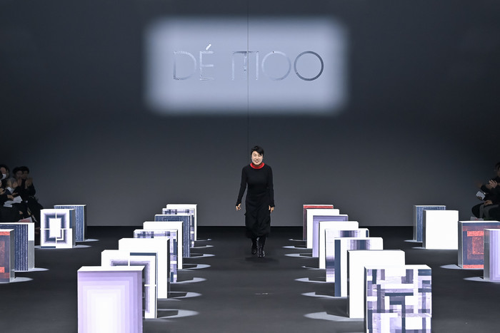 디자이너 박춘무 데무(DEMOO) ... 모던 아방가르드의 정수를 선보인 뉴 룩