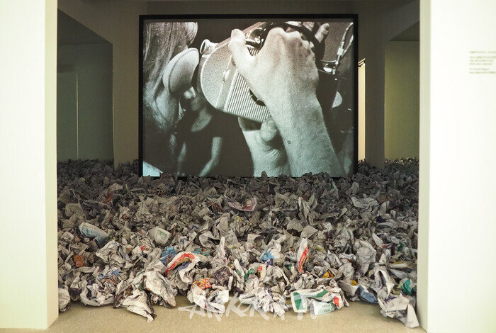 [AK현장] 시간과 공간 속 실현되는 빛의 예술 ... 안소니 맥콜 'Anthony McCall: Works 1972-2020'