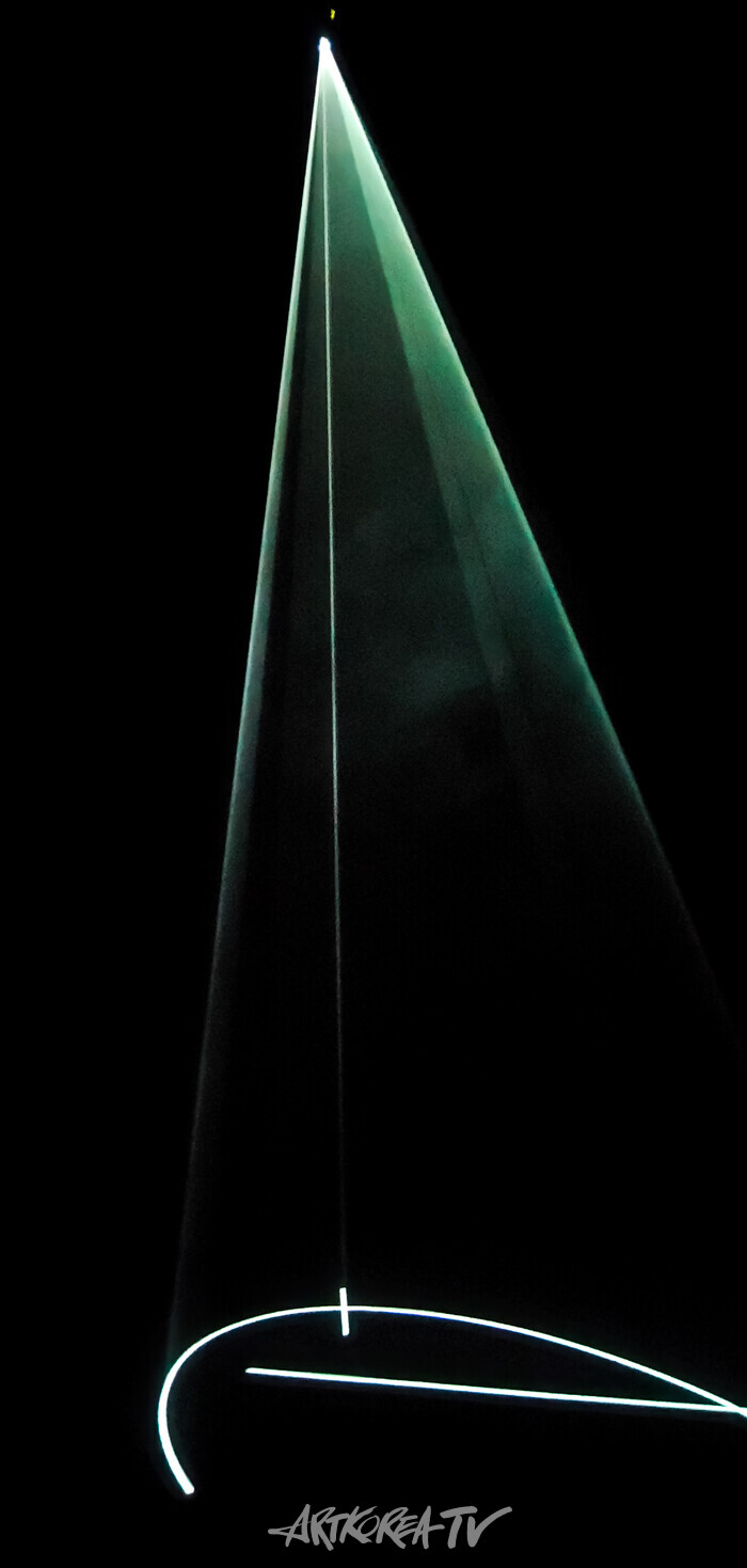 [AK현장] 시간과 공간 속 실현되는 빛의 예술 ... 안소니 맥콜 'Anthony McCall: Works 1972-2020'