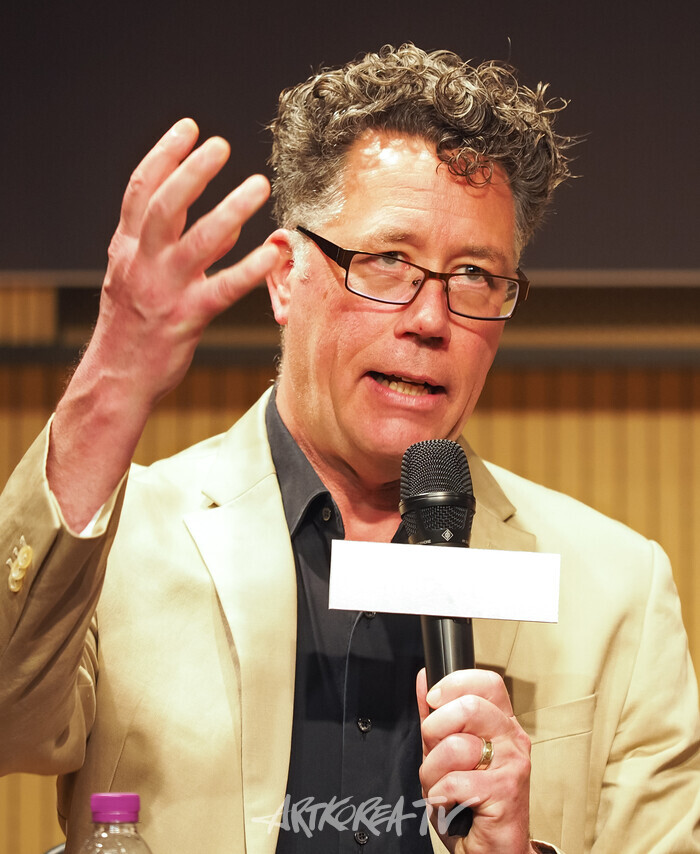 [AK포토] 지휘 스티븐 오즈굿 "새로운 곡 창작하는 과정 즐거움 그 자체"